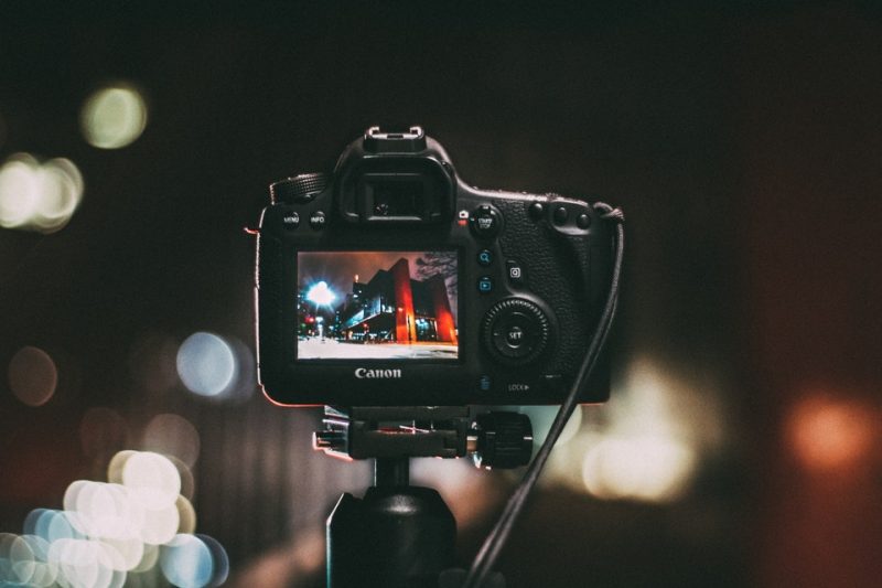 Point and Shoot vs DSLR Cameras: What are the Differences?