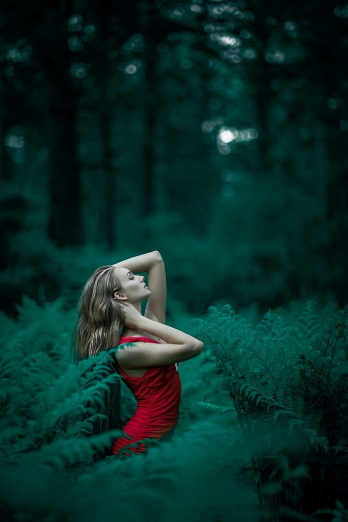 25 Easy Tips for More Natural People Posing in Photographs